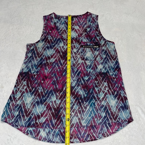Signature Studio | Tops | Signature Studio Zigzag Design Tank Zipper ...